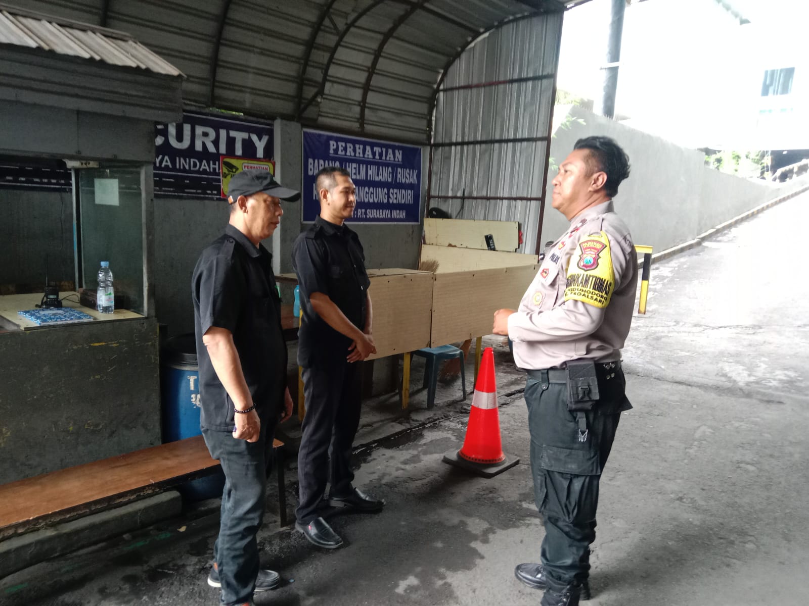 Pengamanan di gereja Vincentius – surabayaraya.com